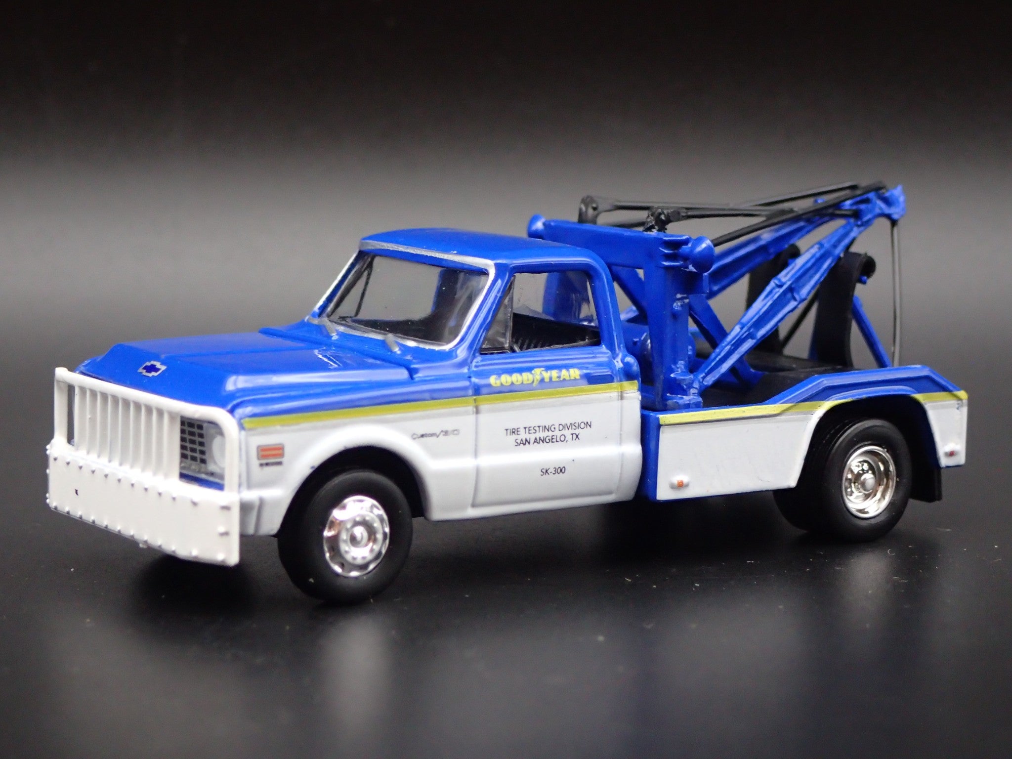1972 72 CHEVY C30 DUALLY WRECKER TOW TRUCK GOODYEAR 1:64 SCALE DIECAST ...