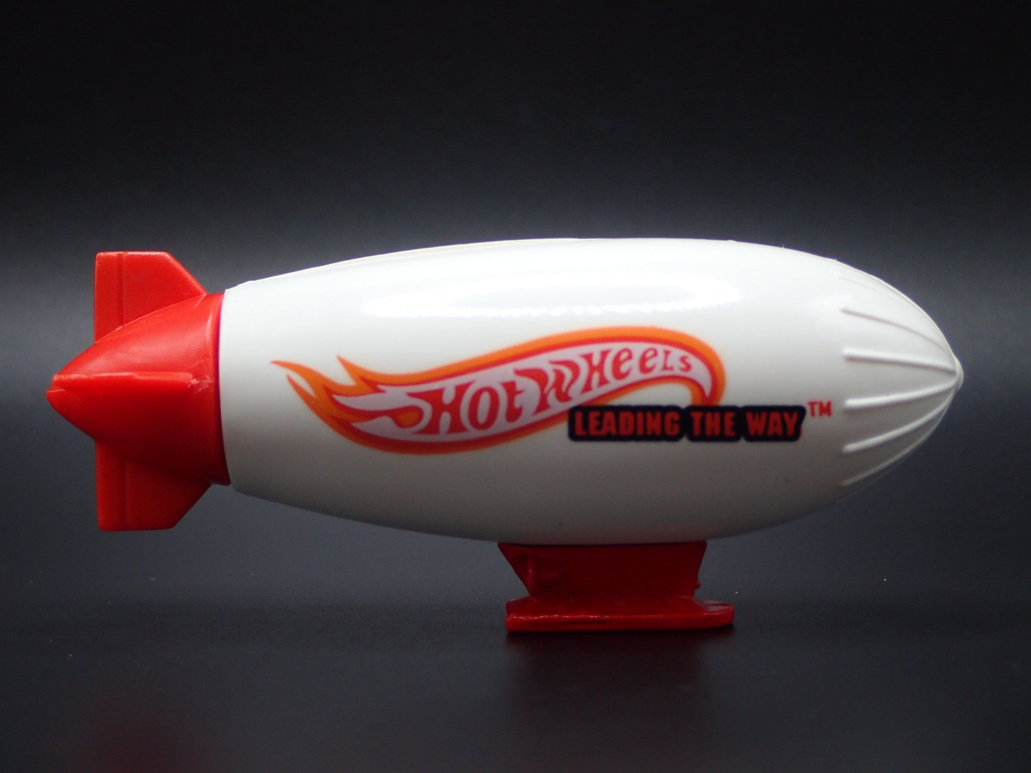 GOODYEAR BLIMP HOT WHEELS ORGINALS WHITE 1:64 SCALE DIORAMA DIECAST MO ...