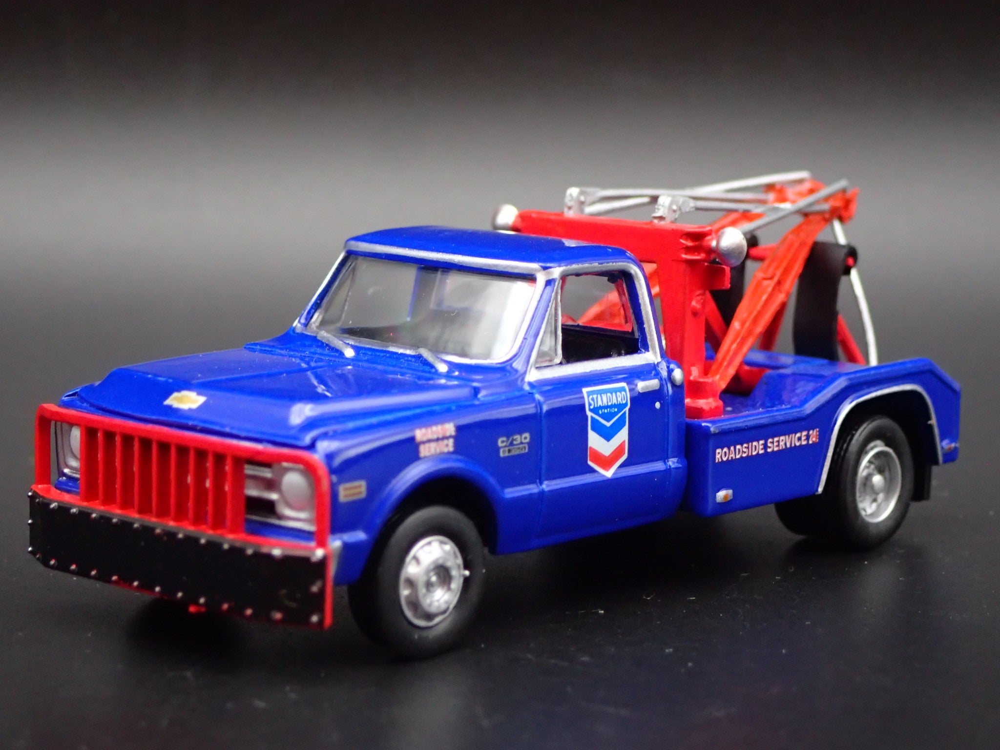 1969 69 CHEVROLET C30 DUALLY TOW TRUCK STANDARD OIL 1:64 SCALE DIECAST ...