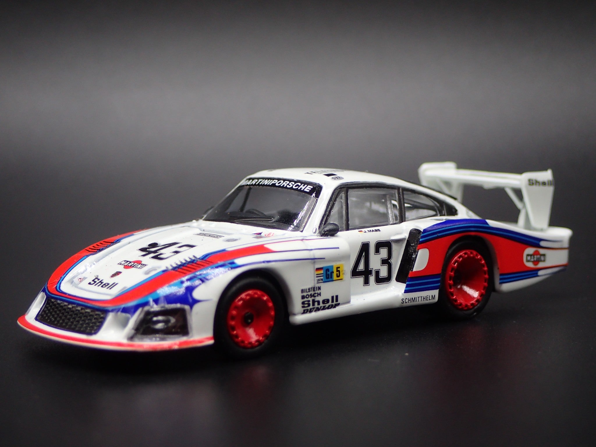 PORSCHE 935-78 RACING MOBY DICK MARTINI 1:64 SCALE DIORAMA DIECAST MOD ...