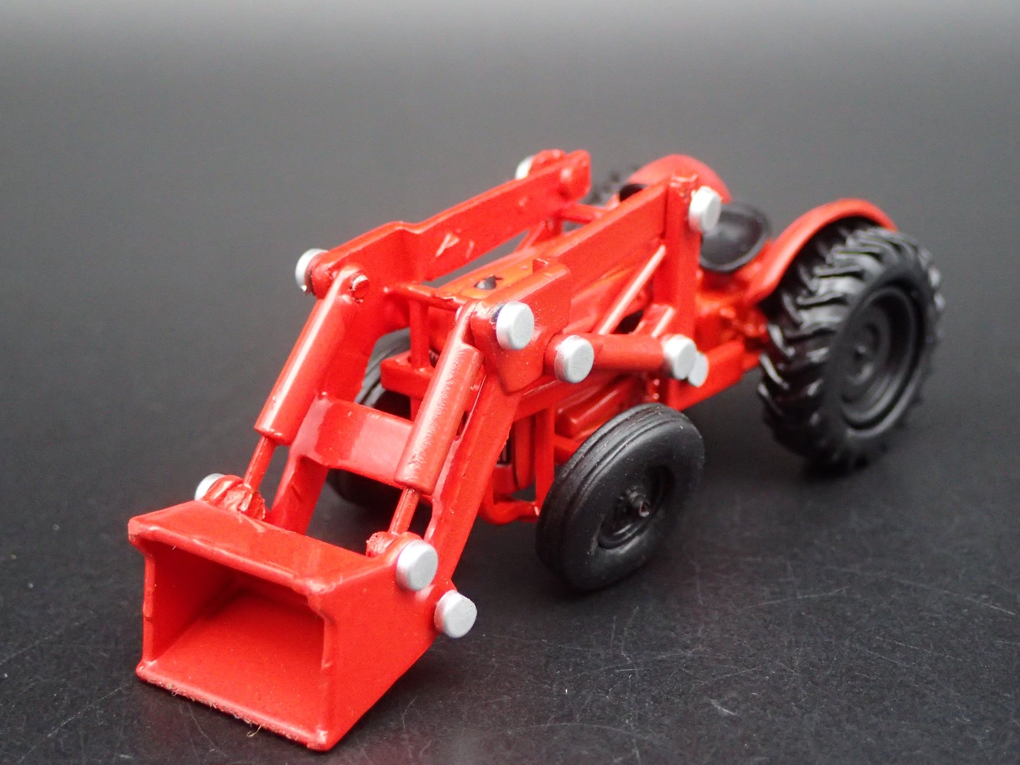 1948 48 FORD 8N FARM TRACTOR WITH FRONT LOADER 1:64 SCALE DIORAMA DIEC ...