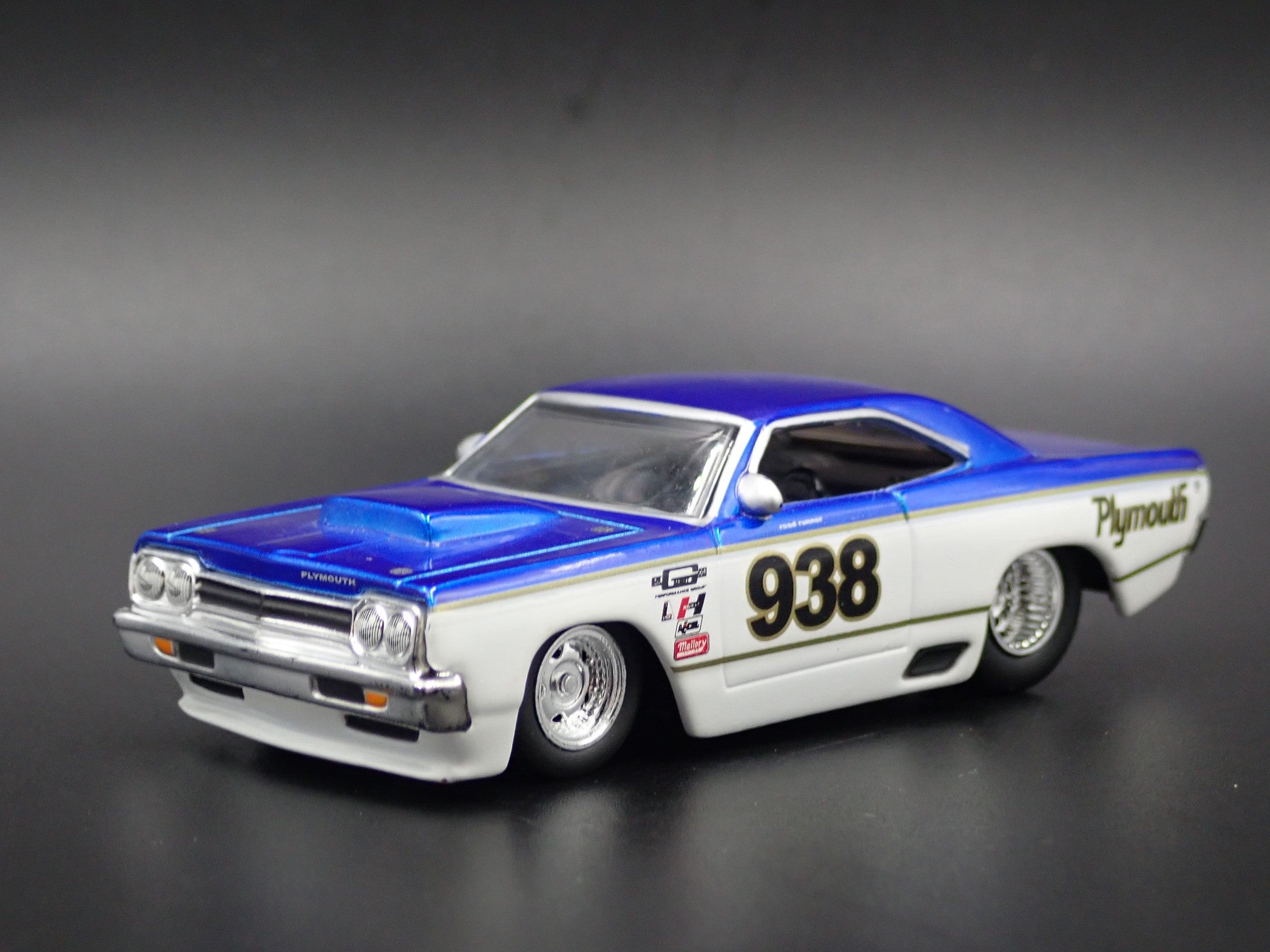 1969 69 PLYMOUTH ROAD RUNNER 1:64 SCALE COLLECTIBLE DIORAMA DIECAST MO ...