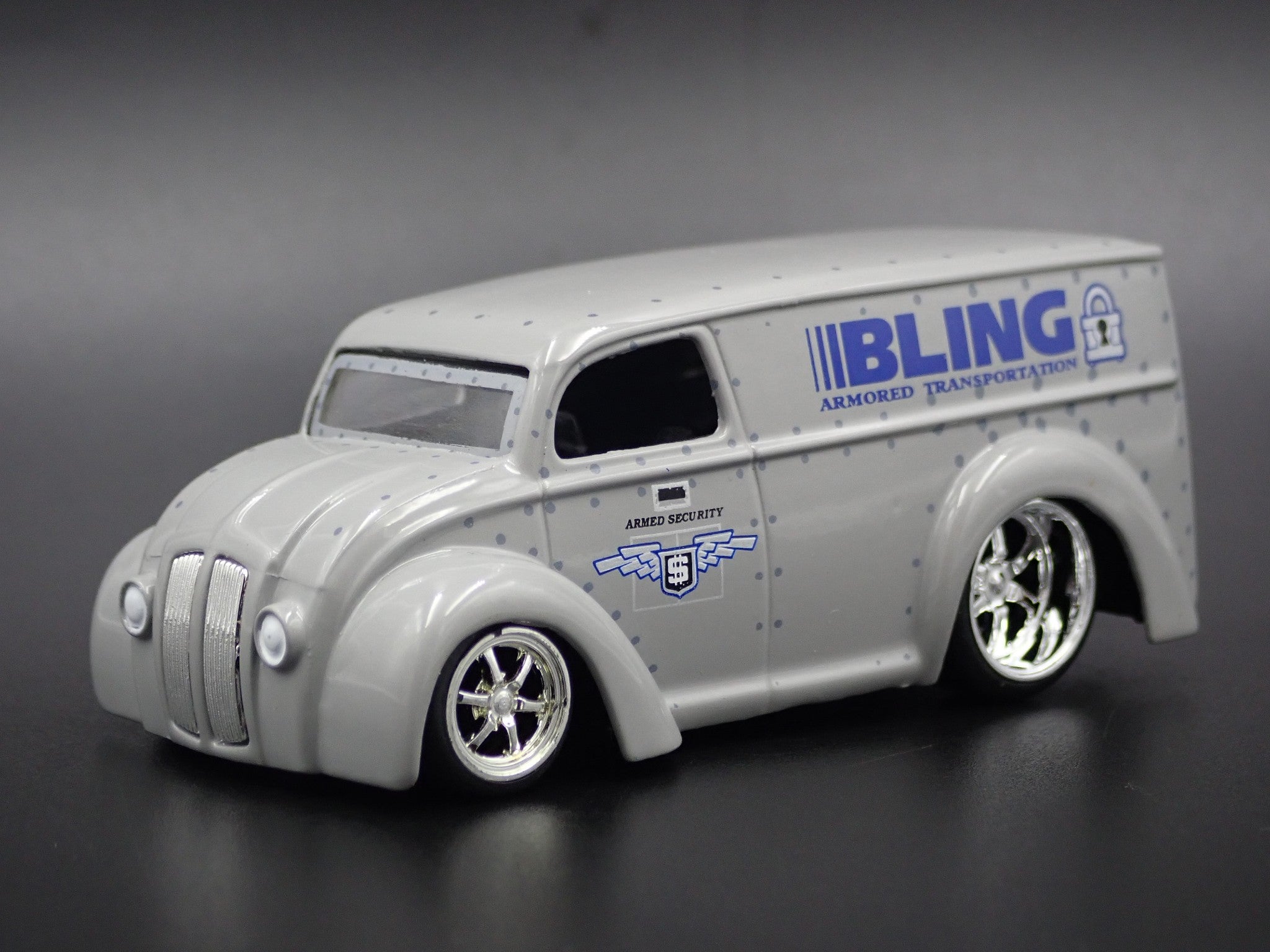1937 - 1986 DIVCO BLING ARMORED TRUCK GRAY 1:64 SCALE DIORAMA DIECAST ...