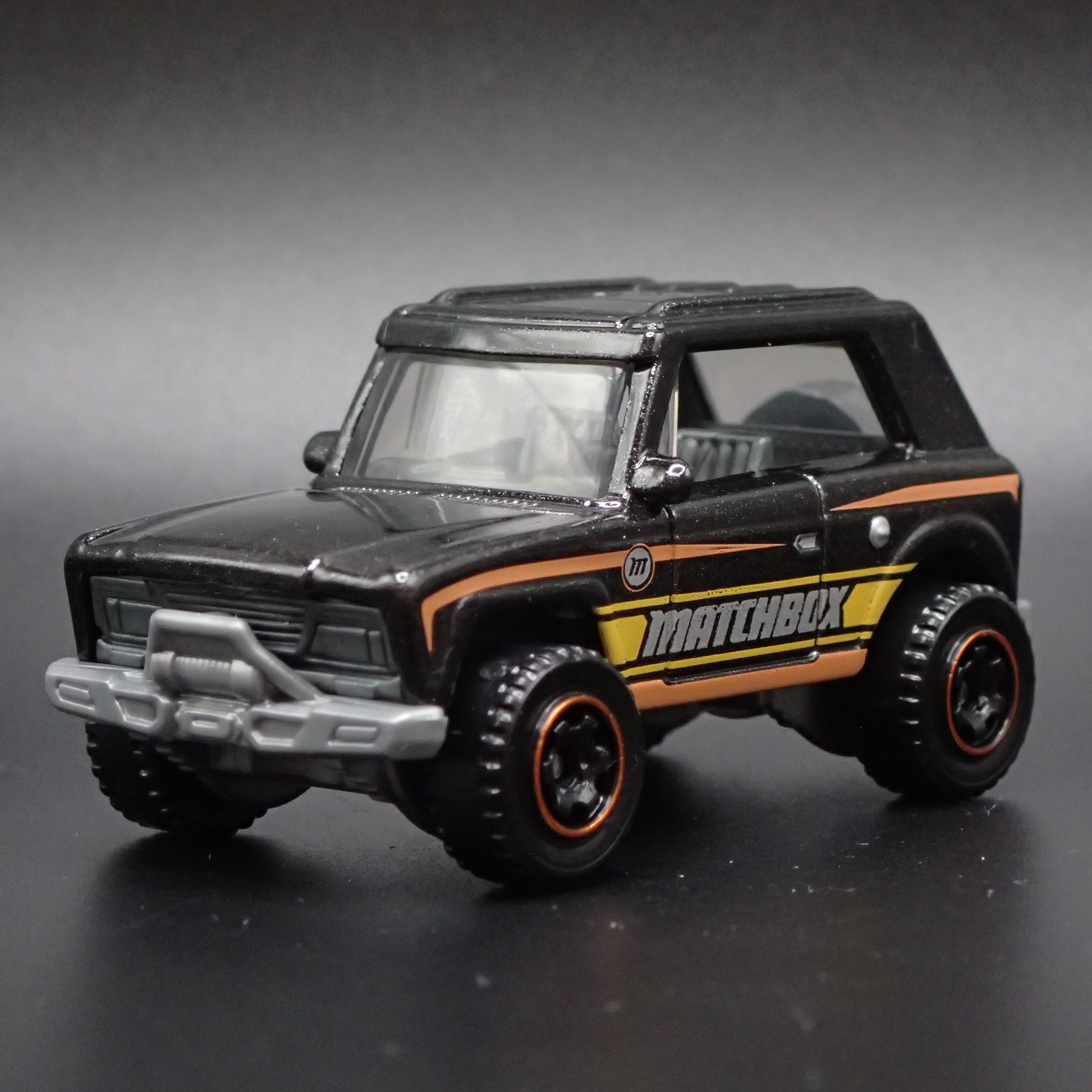 INTERNATIONAL SCOUT W HITCH 1:64 SCALE COLLECTIBLE DIORAMA DIECAST MOD ...