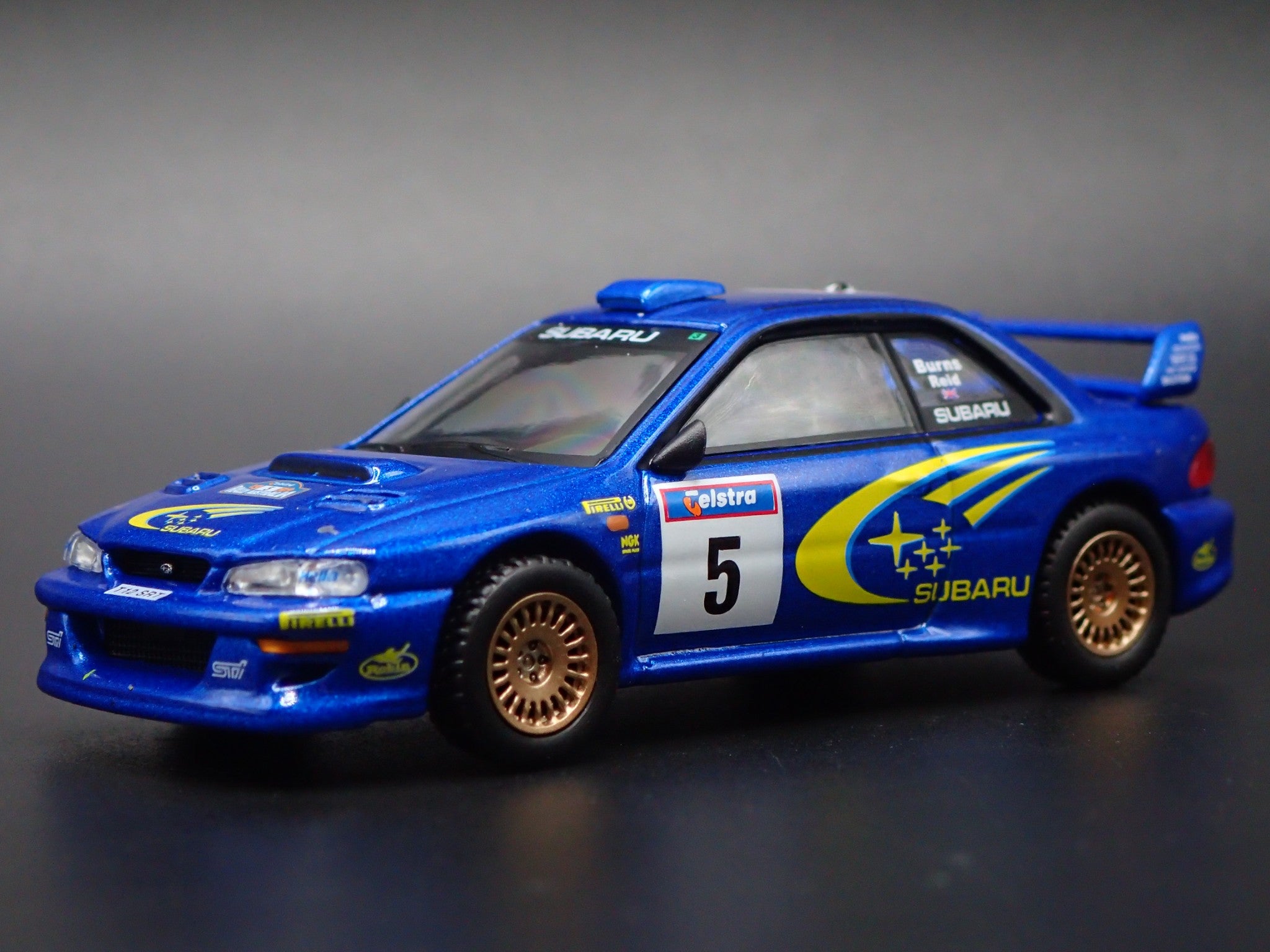 SUBARU IMPREZA WRC99 #5 RALLY 1:64 SCALE COLLECTIBLE DIORAMA DIECAST M ...