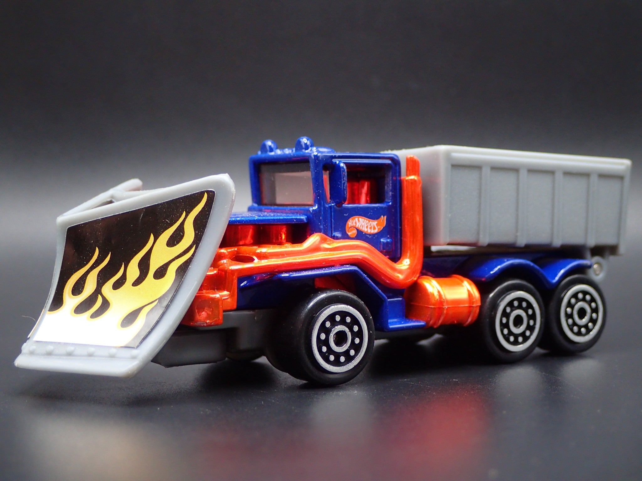 MODERN DUMP TRUCK SNOW PLOW 1:64 HW SCALE COLLECTIBLE DIORAMA DIECAST ...