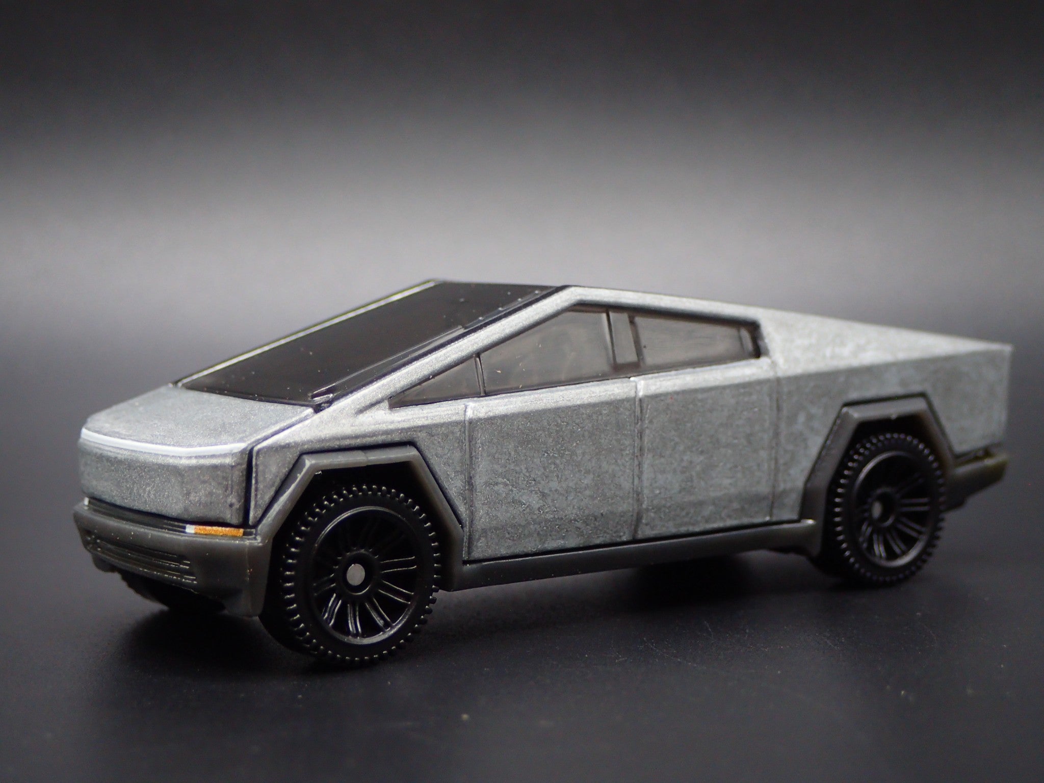 2024-2025 TESLA CYBERTRUCK 1:64 SCALE COLLECTIBLE DIORAMA DIECAST MODE ...