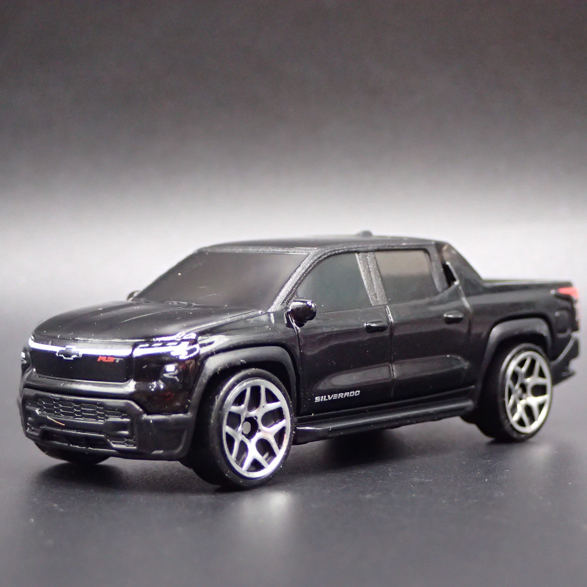 2024-2025 CHEVY CHEVROLET SILVERADO EV ELECTRIC TRUCK 1:64 DIECAST MOD ...