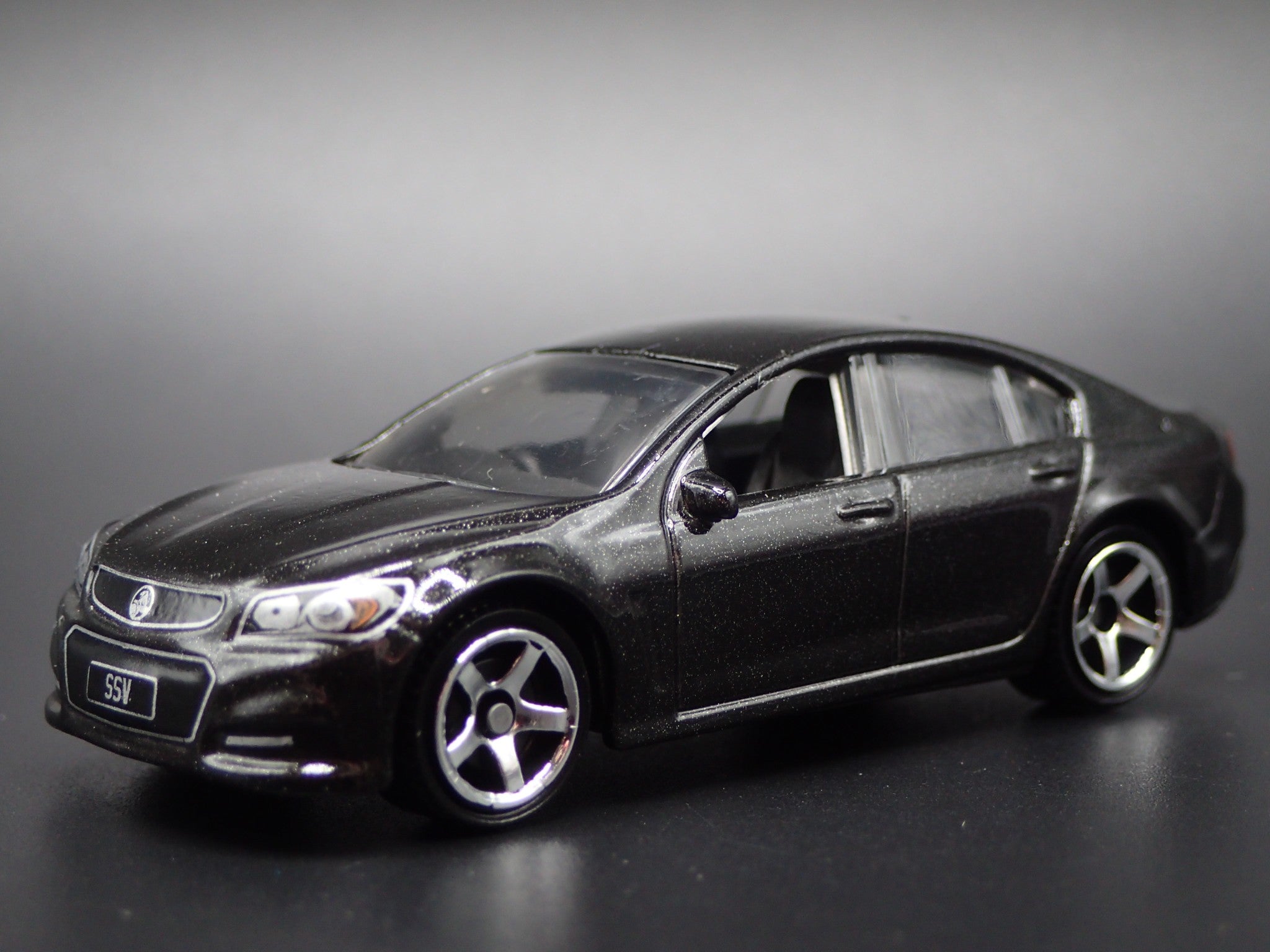 HOLDEN VF COMMODORE SSV 4 FOUR DOOR SEDAN (CHEVROLET SS) 1:64 DIECAST ...