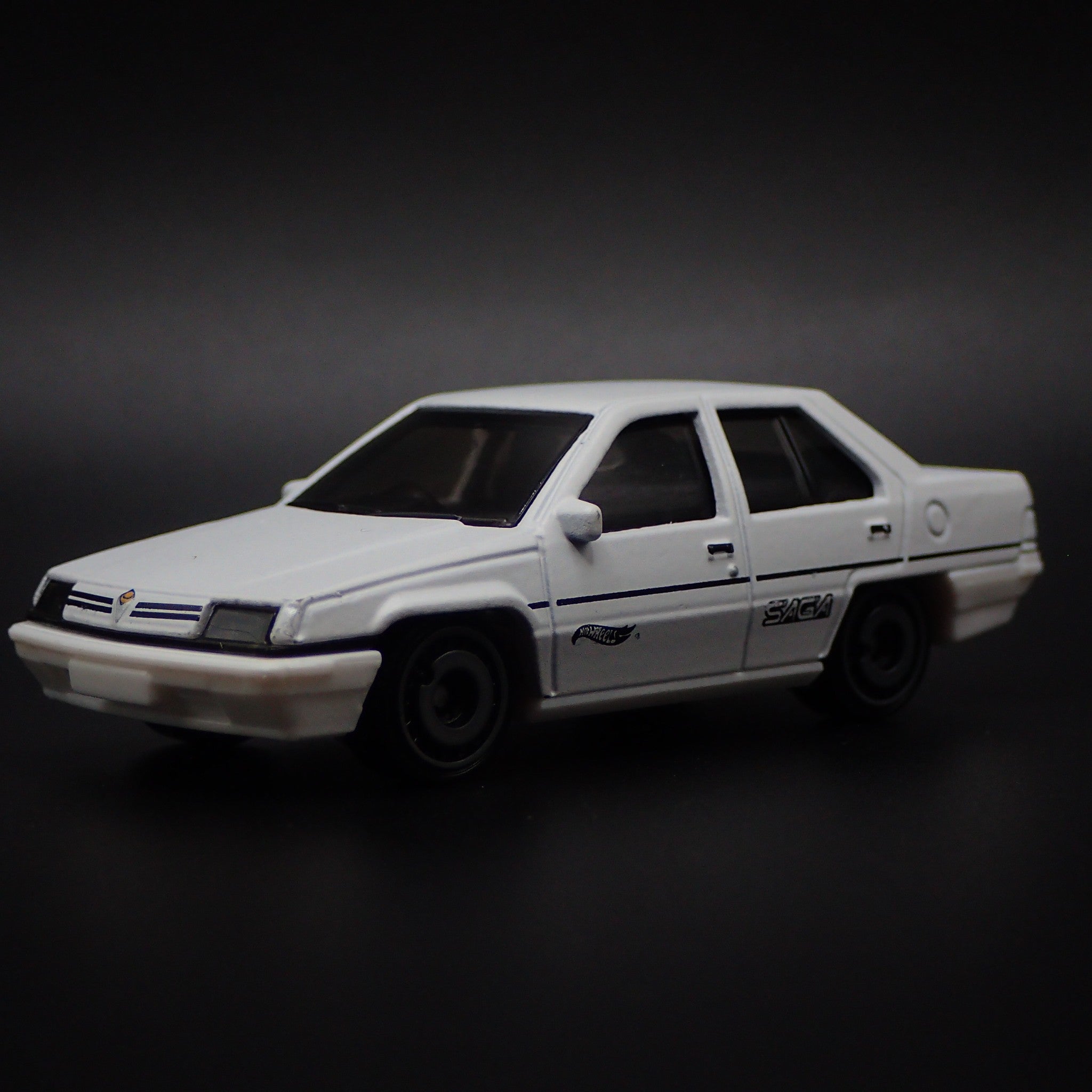 1985-1992 PROTON SAGA 4 FOUR DOOR WHITE 1:64 SCALE DIORAMA DIECAST MOD ...