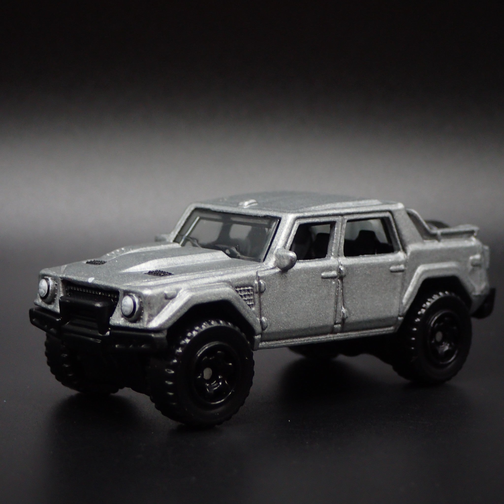 1986-1993 LAMBORGHINI LM002 SUV 1:64 SCALE COLLECTIBLE DIORAMA DIECAST ...