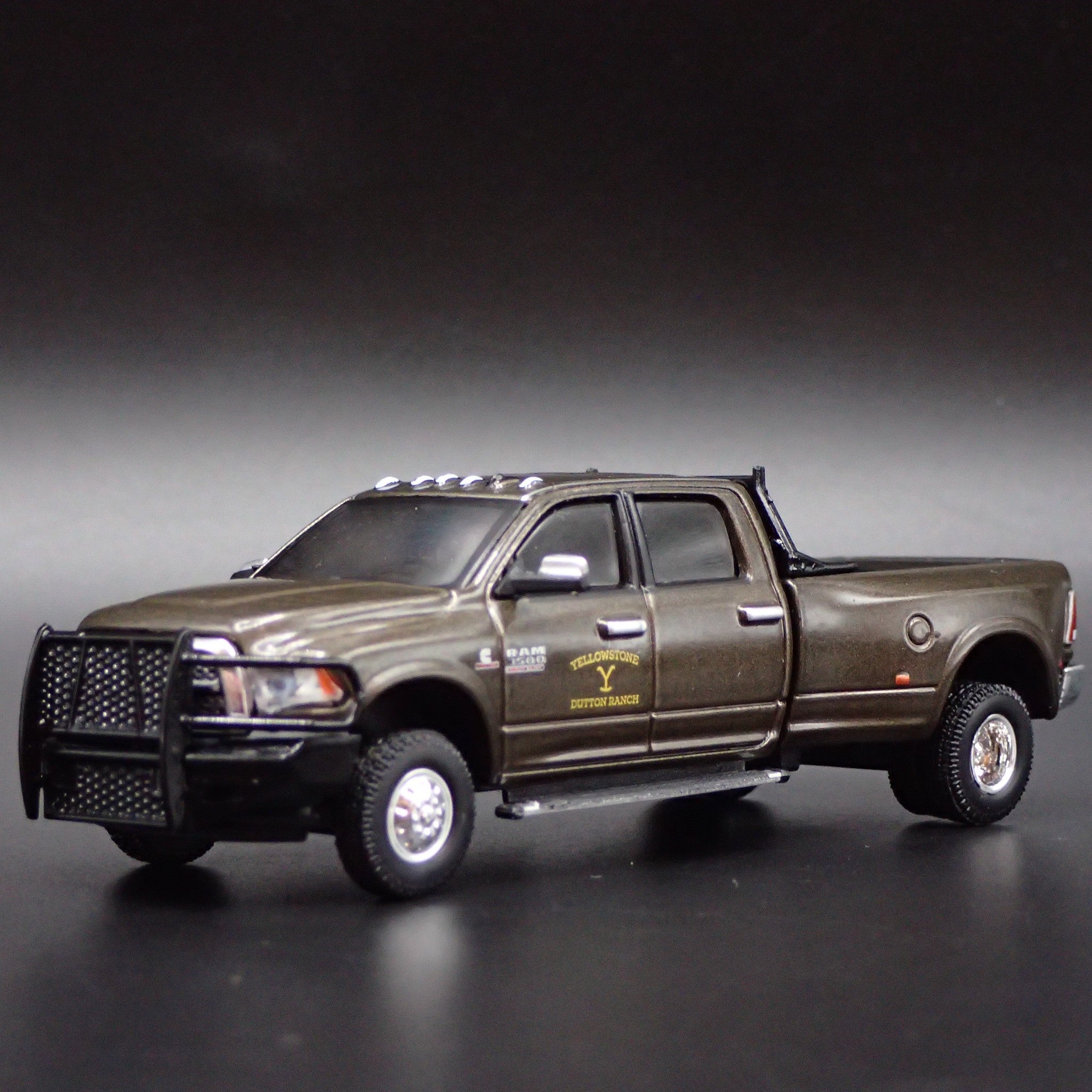2017 17 RAM 3500 LARAMIE TRUCK DUTTON RANCH YELLOWSTONE 1/64 DIECAST M ...