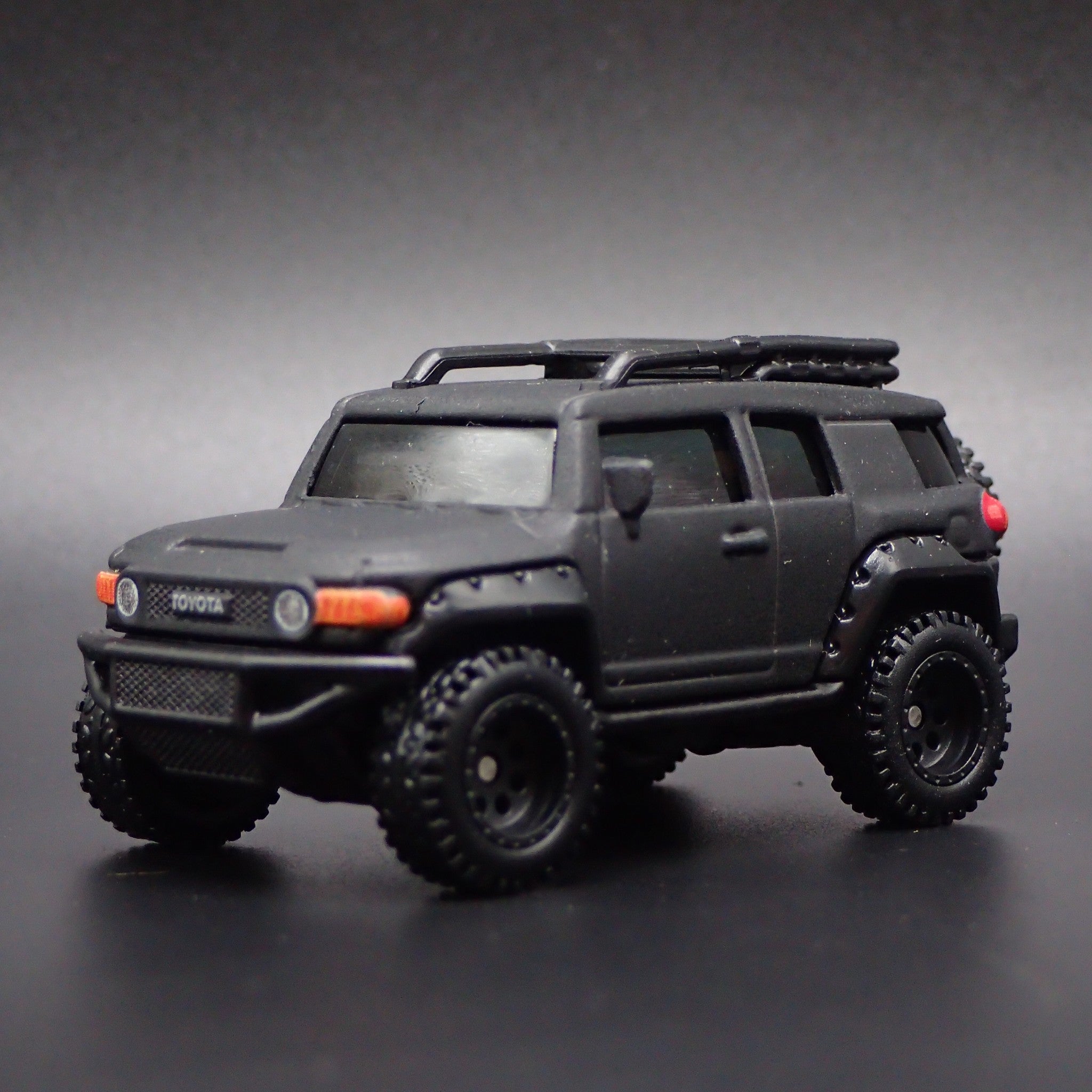 2007-2014 TOYOTA FJ CRUISER SUV 1/64 SCALE COLLECTIBLE DIORAMA DIECAST ...