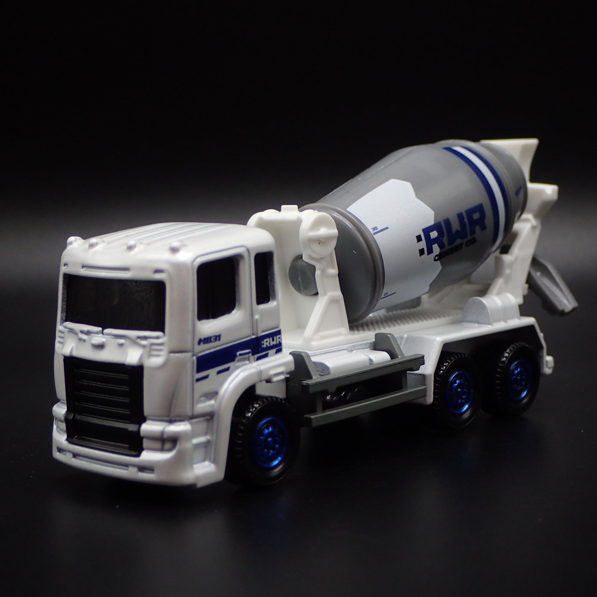 CEMENT MIXER CONSTRUCTION VEHICLE TRUCK 1:64 MB SCALE DIORAMA DIECAST ...