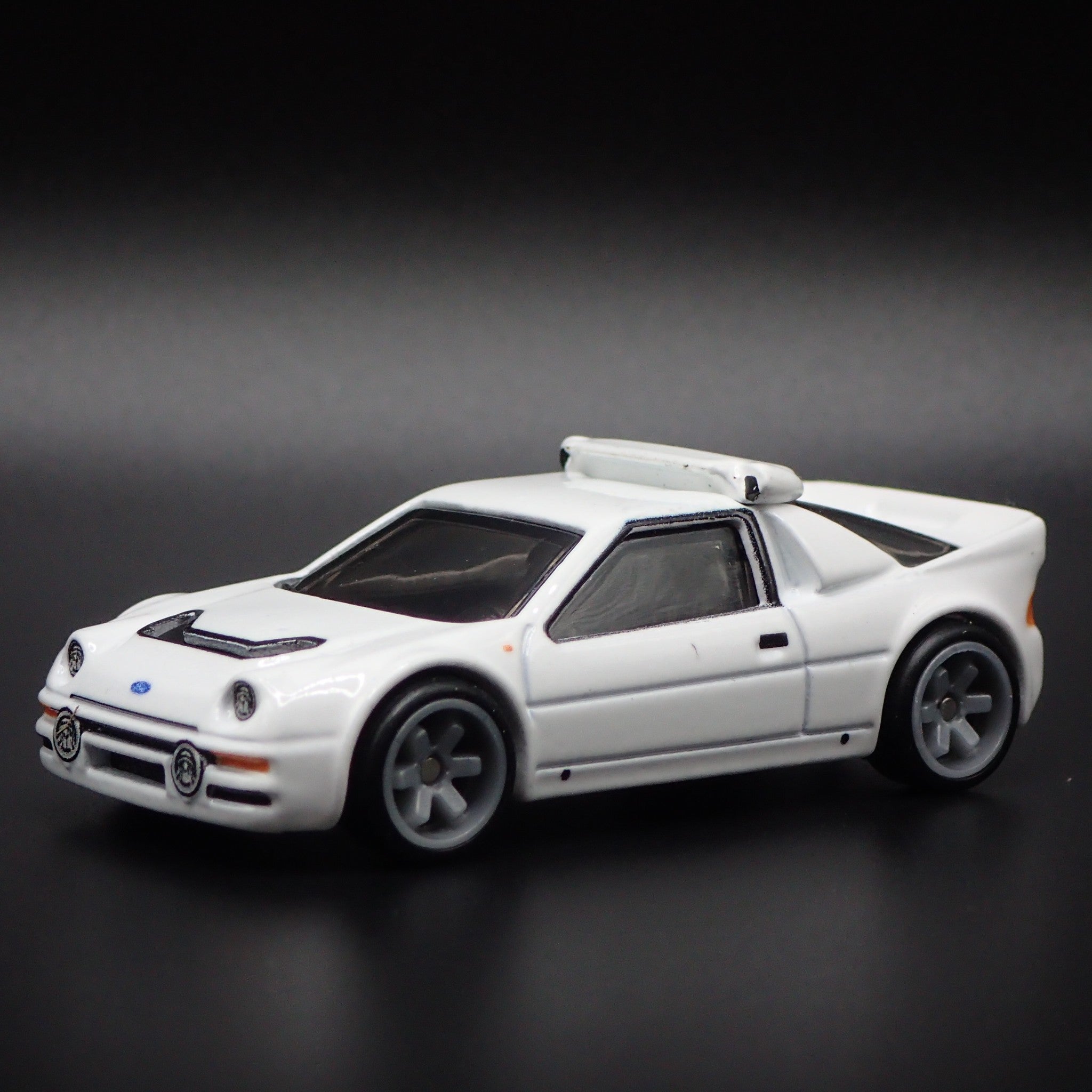 1984-1986 FORD RS200 RACE CAR 1:64 SCALE COLLECTIBLE DIORAMA DIECAST M ...