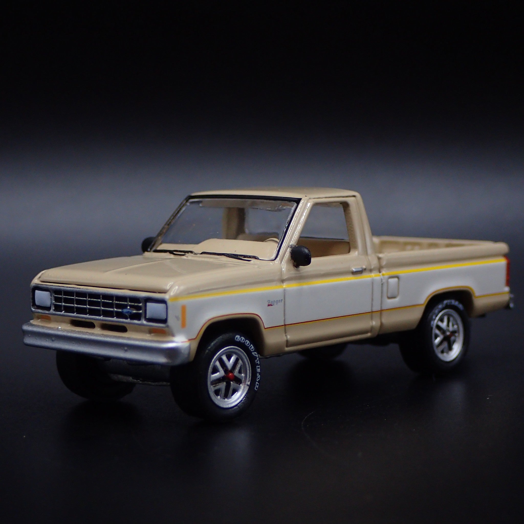 1983 83 FORD RANGER XLS PICKUP TRUCK HITCH 1:64 SCALE DIORAMA DIECAST ...