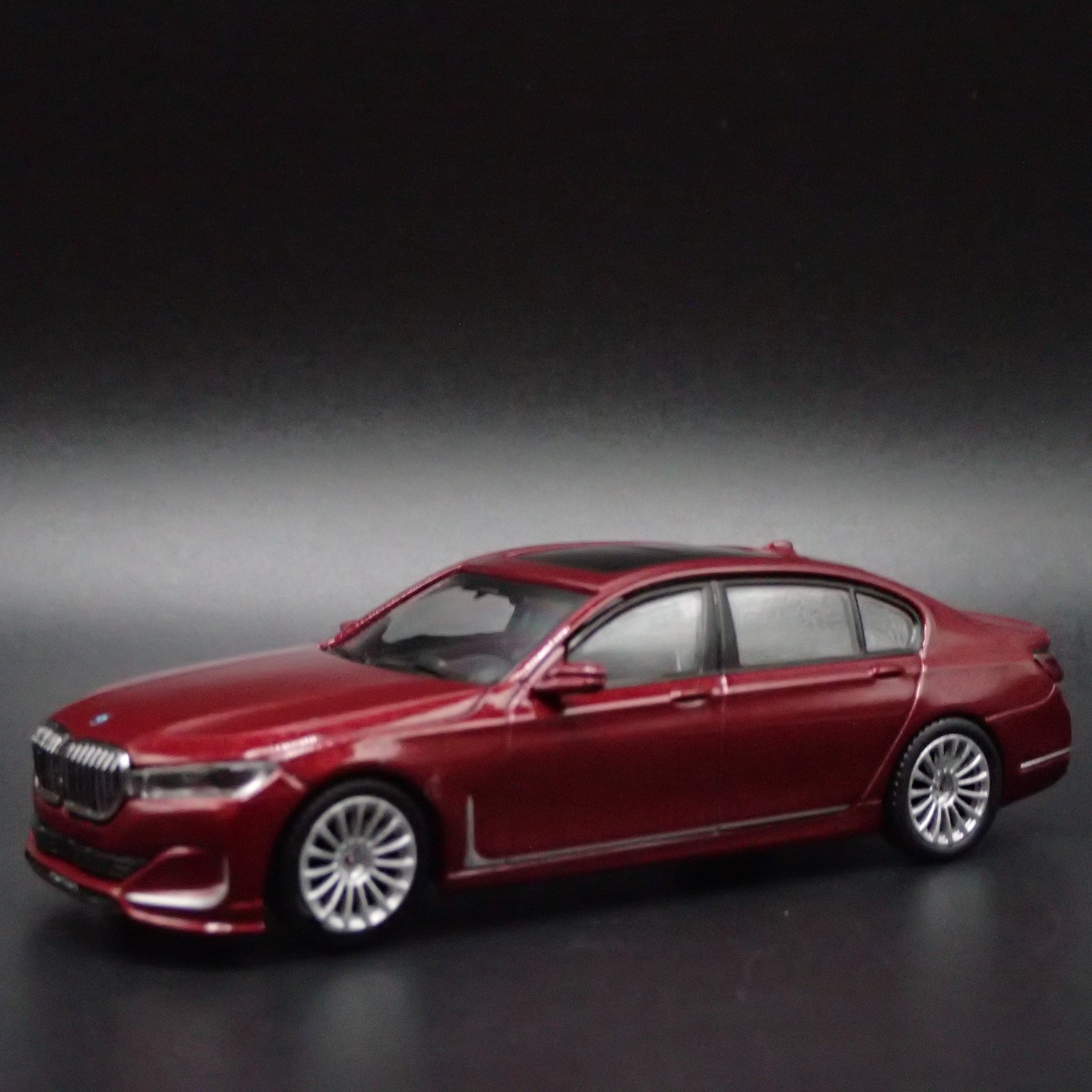 2019-2022 BMW ALPINA B7 xDRIVE 1:64 SCALE COLLECTIBLE DIORAMA DIECAST ...