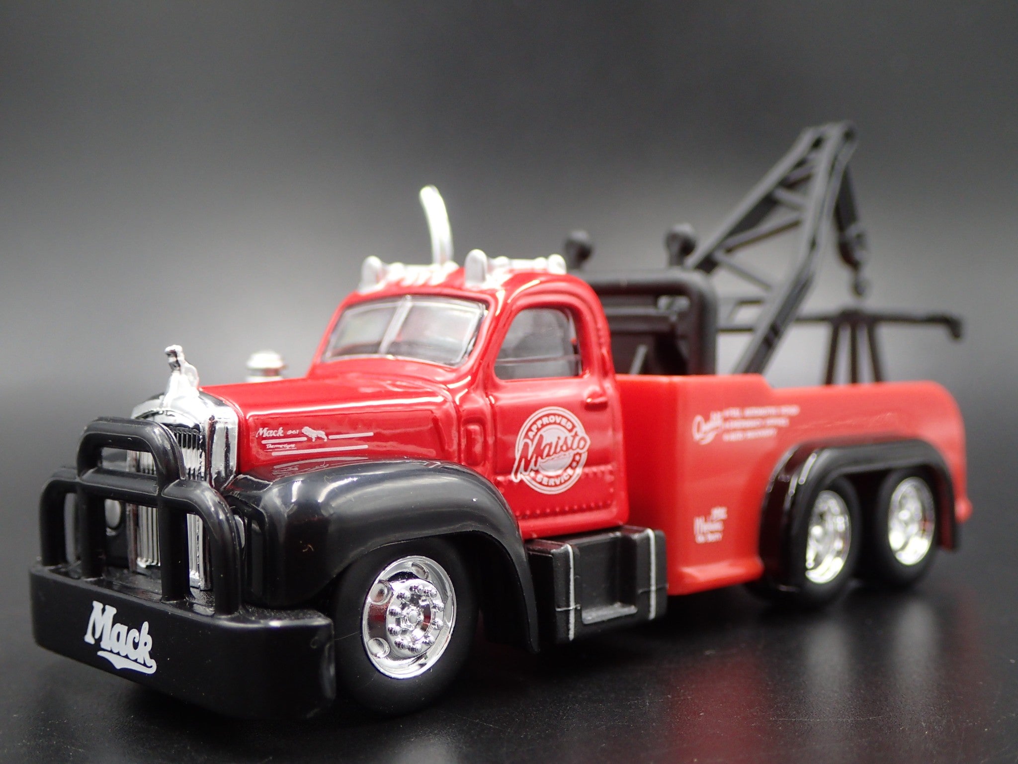1953 -1966 MACK B61 TOW TRUCK WRECKER RED 1:64 SCALE DIORAMA DIECAST M ...