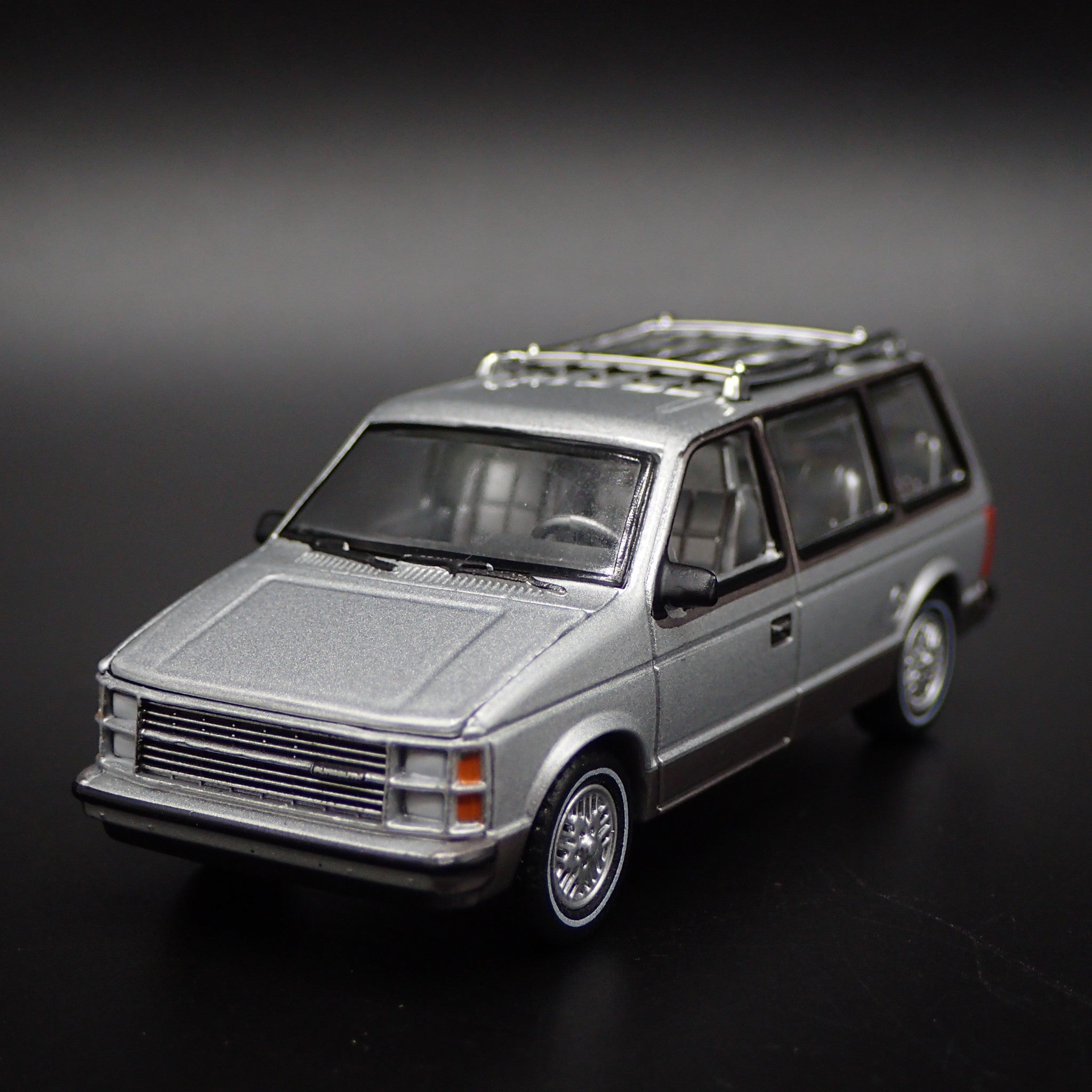 1984-1990 PLYMOUTH VOYAGER MINIVAN CARAVAN 1/64 SCALE DIORAMA DIECAST ...