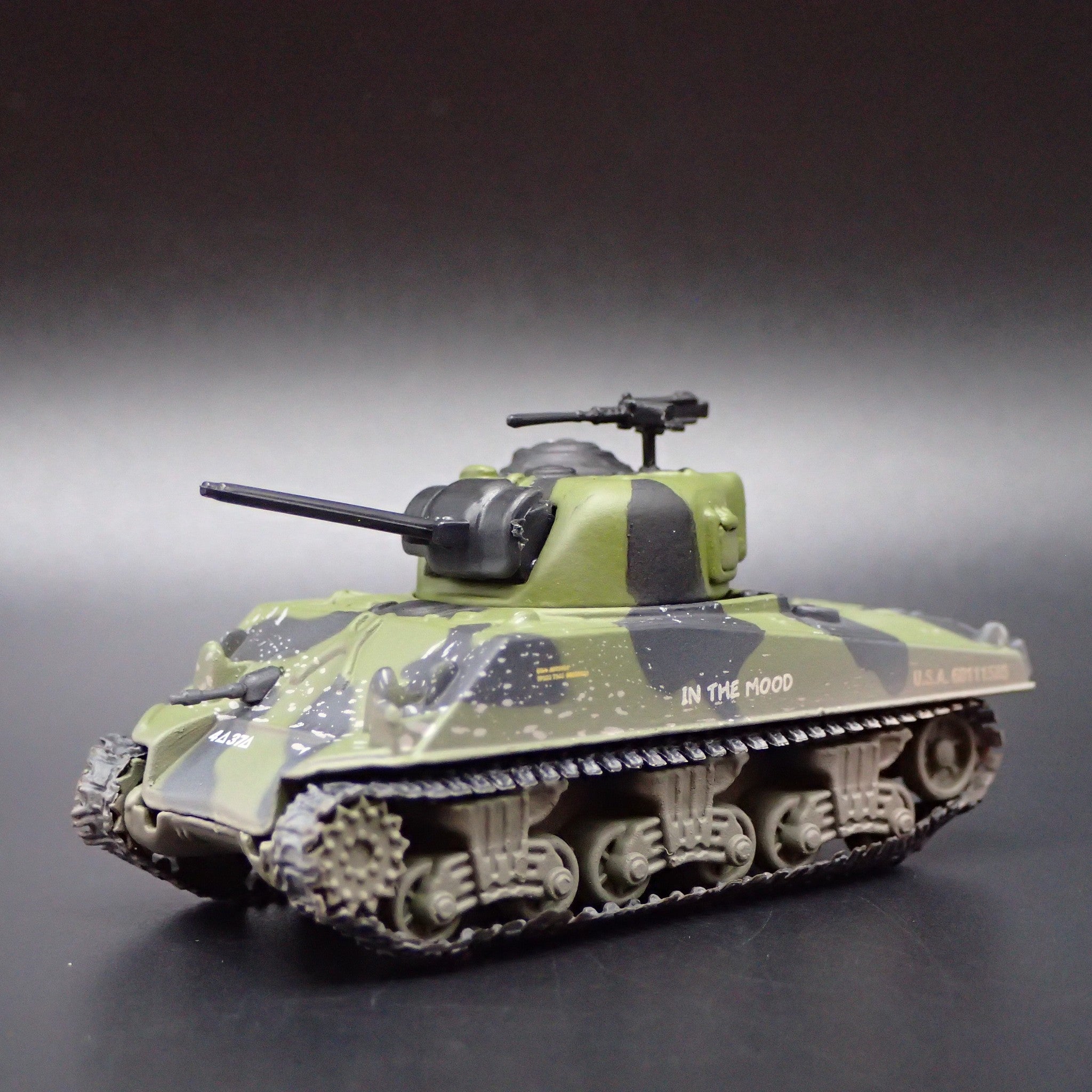 WWII M4A3 SHERMAN TANK ARMY MILITARY WAR DADDY 1:100 SCALE DIECAST MOD ...