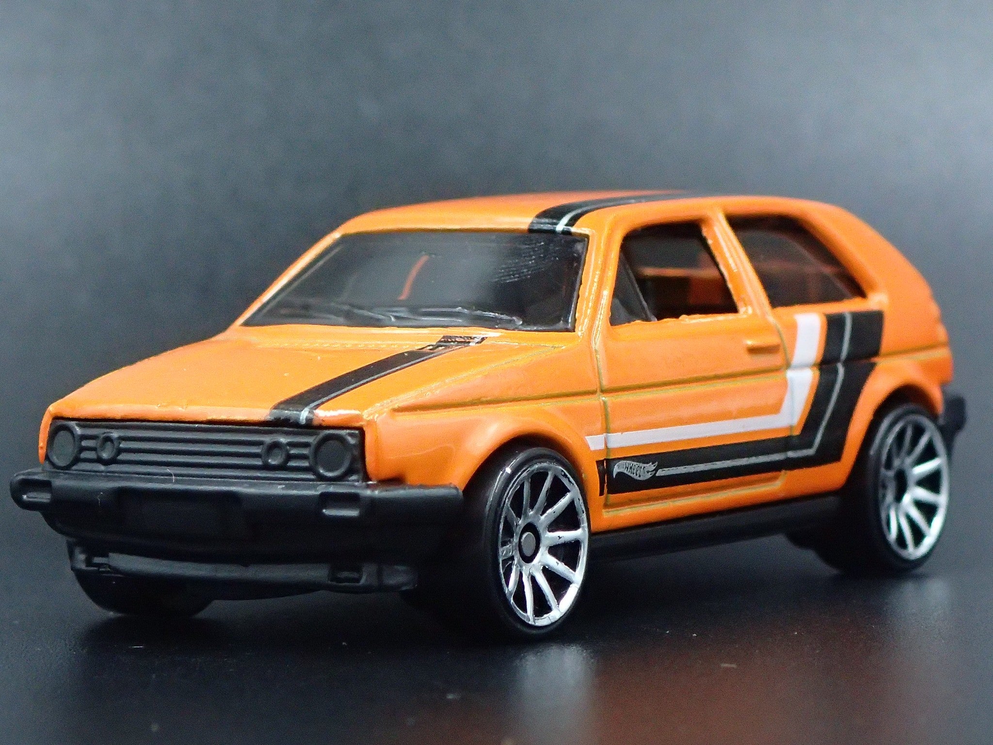 1985-1992 MK2 VW VOLKSWAGEN VW GOLF ORANGE 1:64 SCALE DIORAMA DIECAST ...